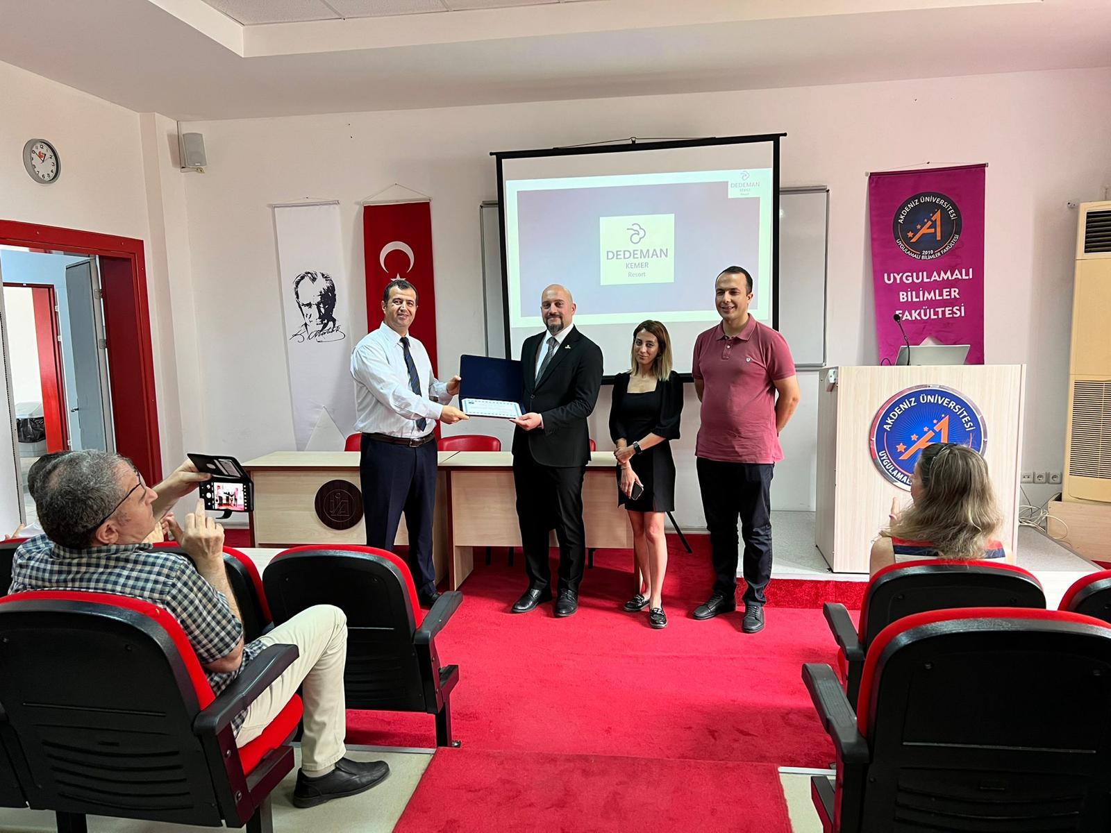 Uluslararası Ticaret ve Lojistik Bölümü Turizm ve Otelcilik Sektöründe Kariyer Günleri Paneli ...